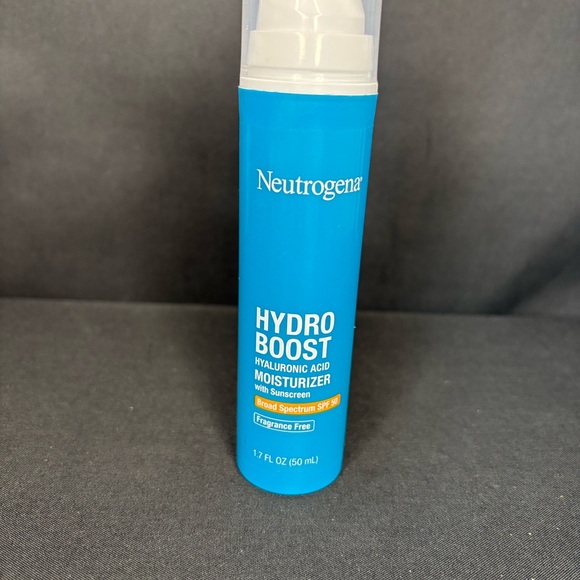 Neutrogena | Skincare | Neutrogena Hydro Boost Spf Moisturizer In Blue ...
